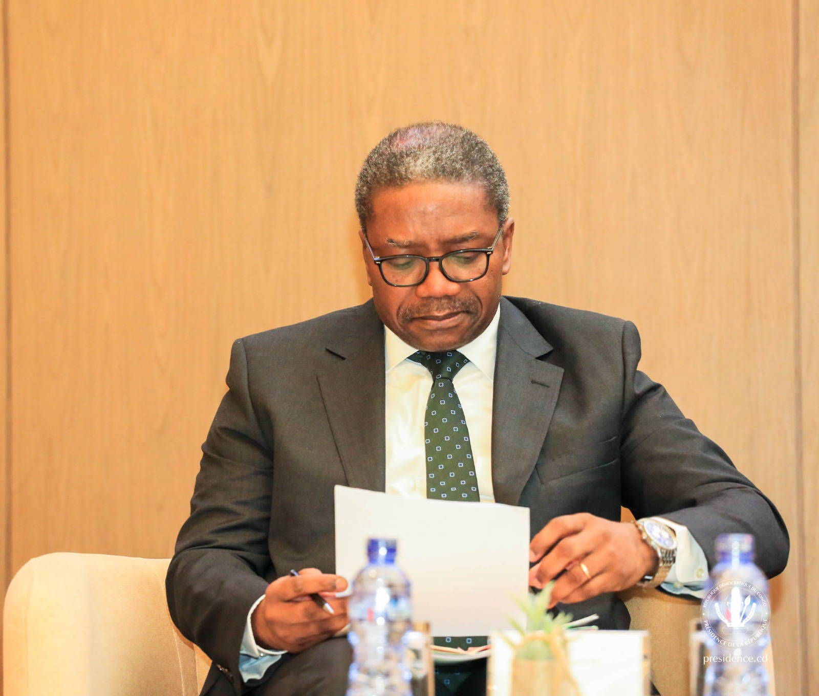 Remise des hyperguides des agents de douanes aux cadres et agents de la ...