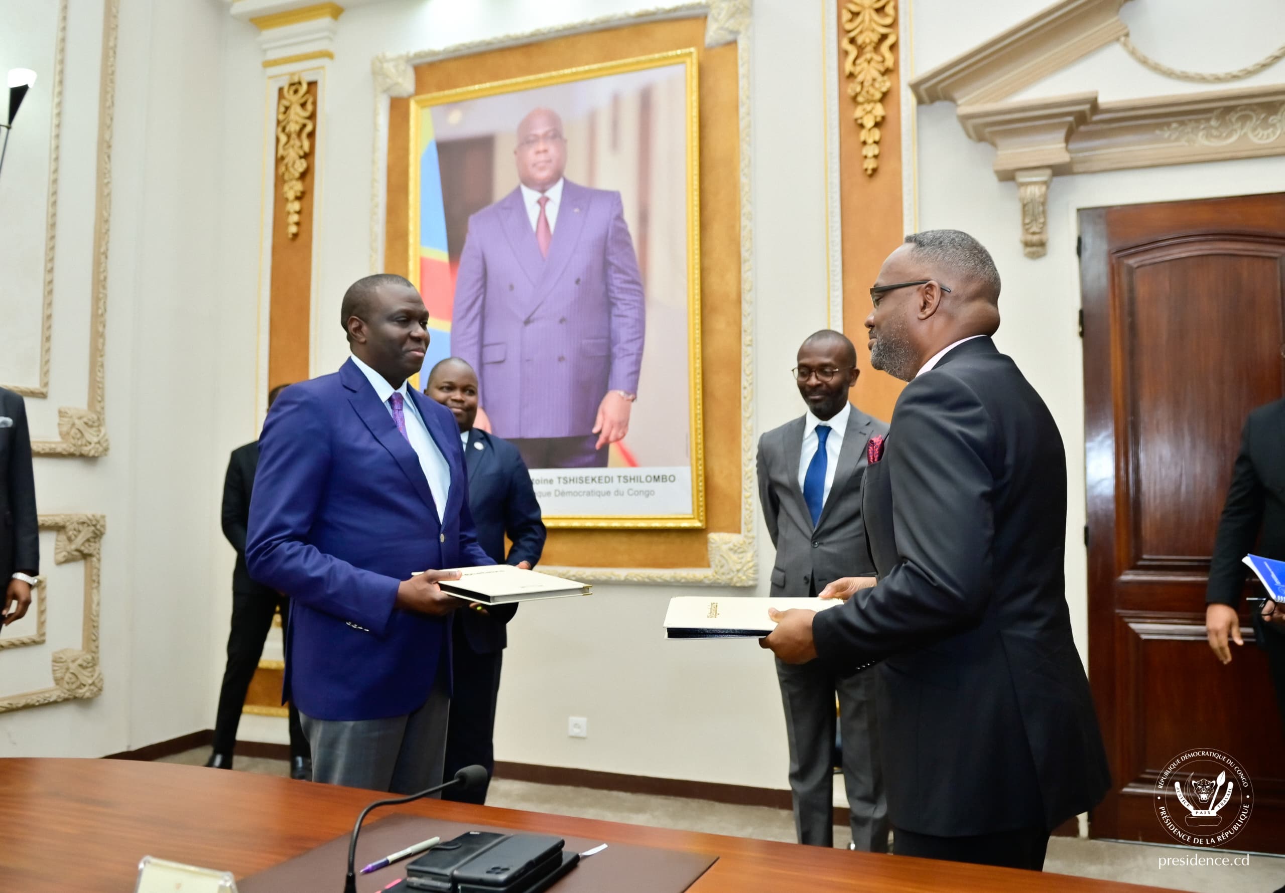 Nommé gouverneur de la BCC, André Wameso a passé le flambeau à André ...